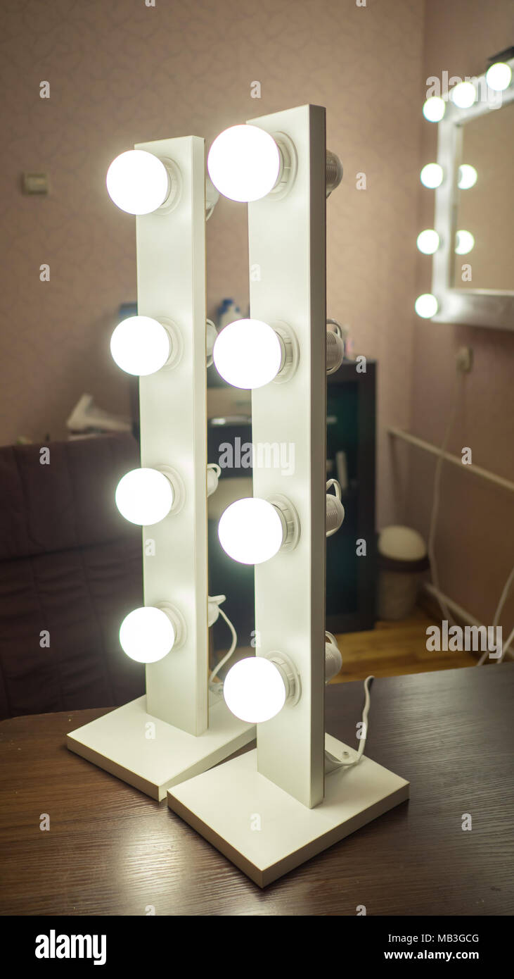 Dressing room mirror bulbs hi-res stock photography and images - Alamy