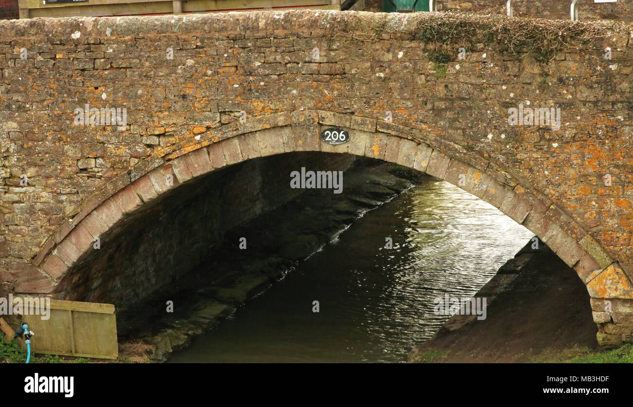 Old brick bridge uk hi-res stock photography and images - Alamy
