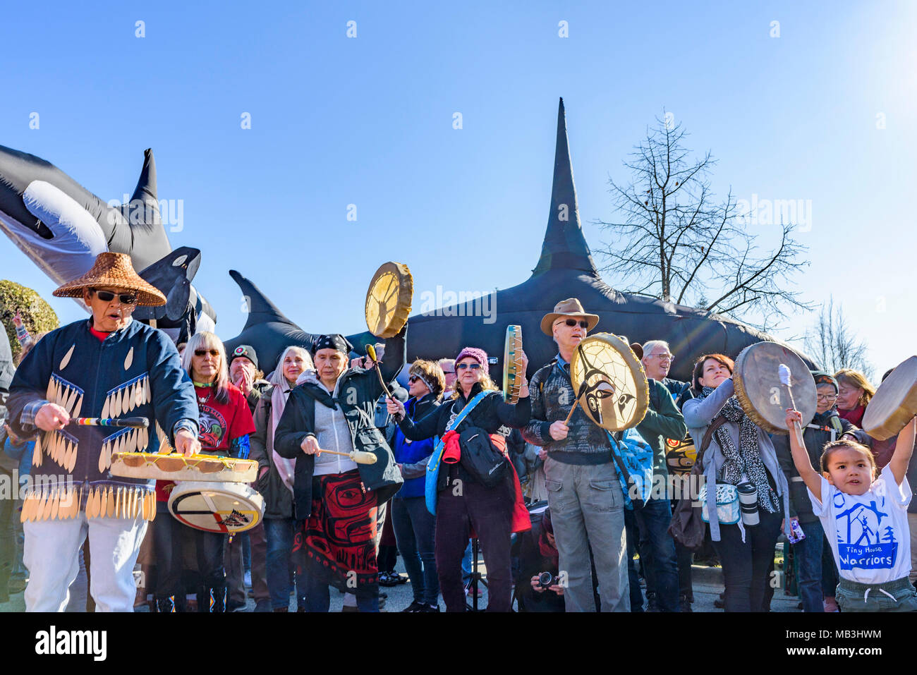 First nations drum circle canada High Resolution Stock Photography and ...