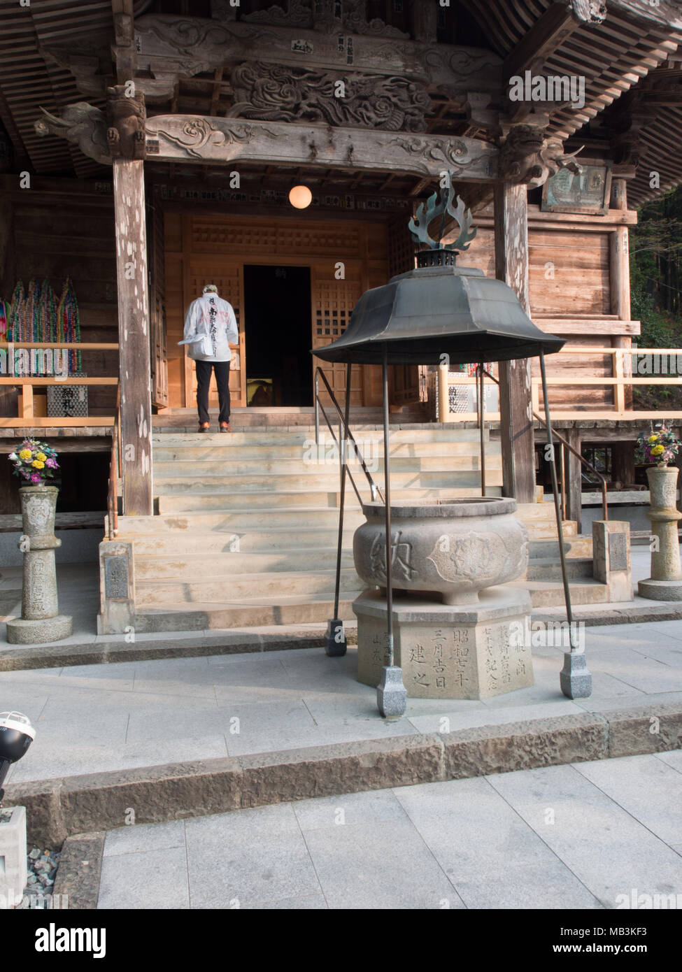 Henro pilgrim praying at Hondo at Meisekiji, temple 43 of 88 Temple ...