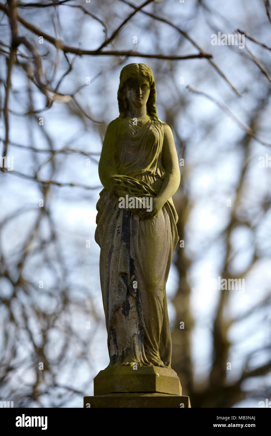 Stone Angles & Statues Woodside Stock Photo - Alamy