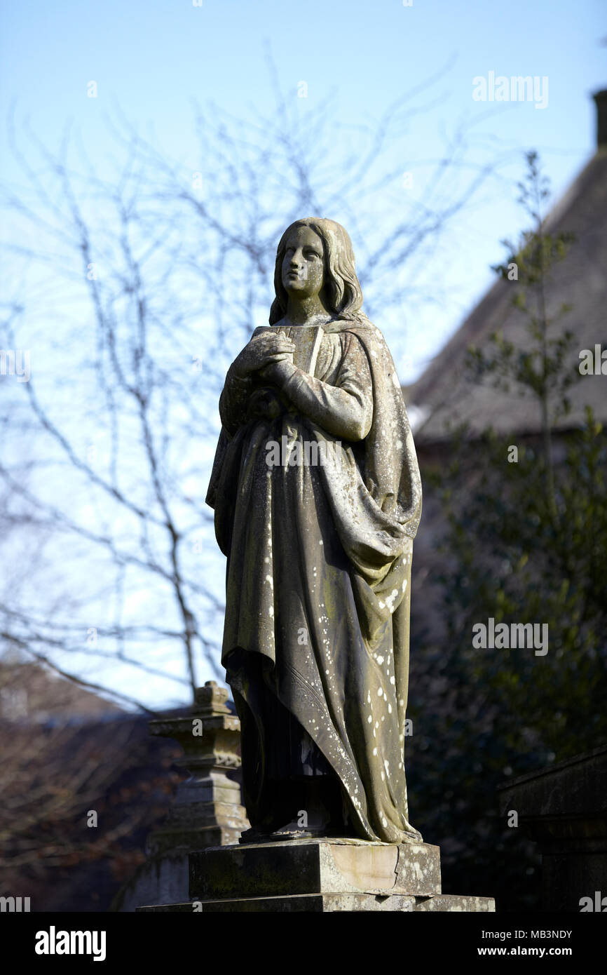 Stone Angles & Statues Woodside Stock Photo - Alamy