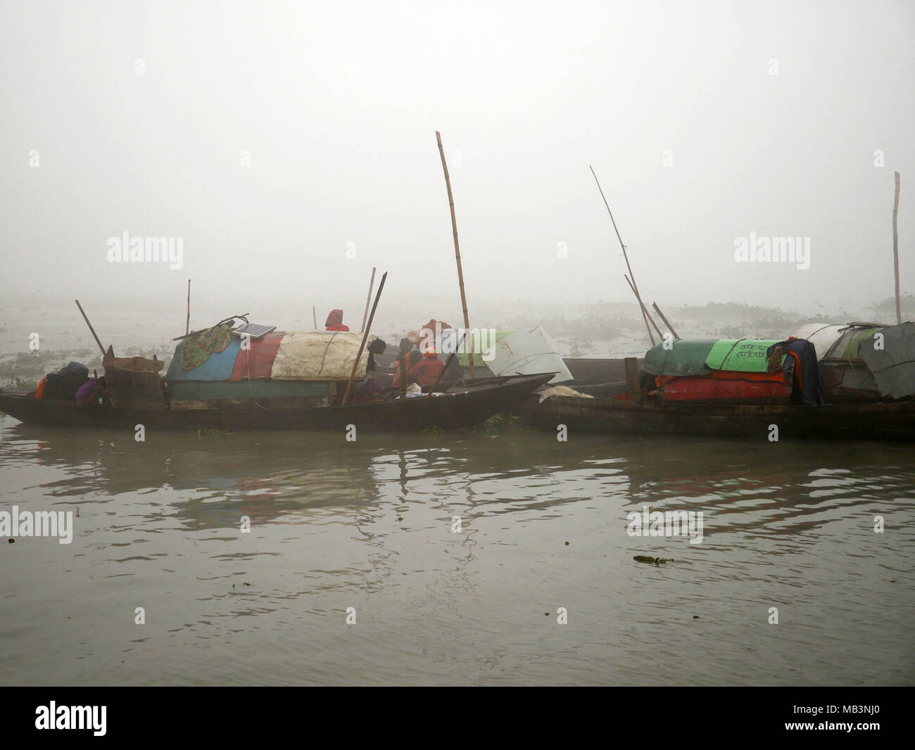 Bangladesh river gypsies boat hi-res stock photography and images - Alamy