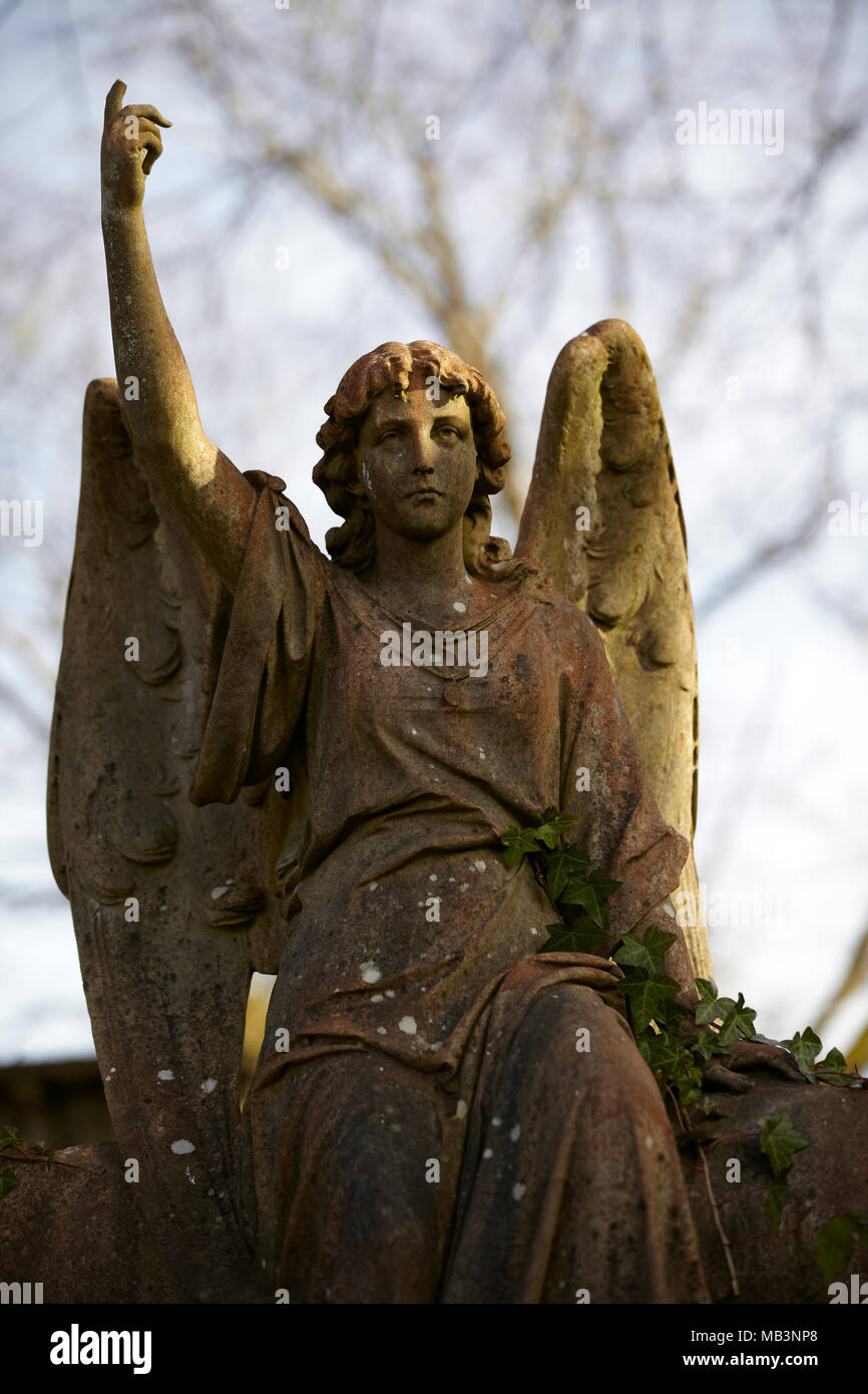 Stone Angles & Statues Woodside Stock Photo - Alamy