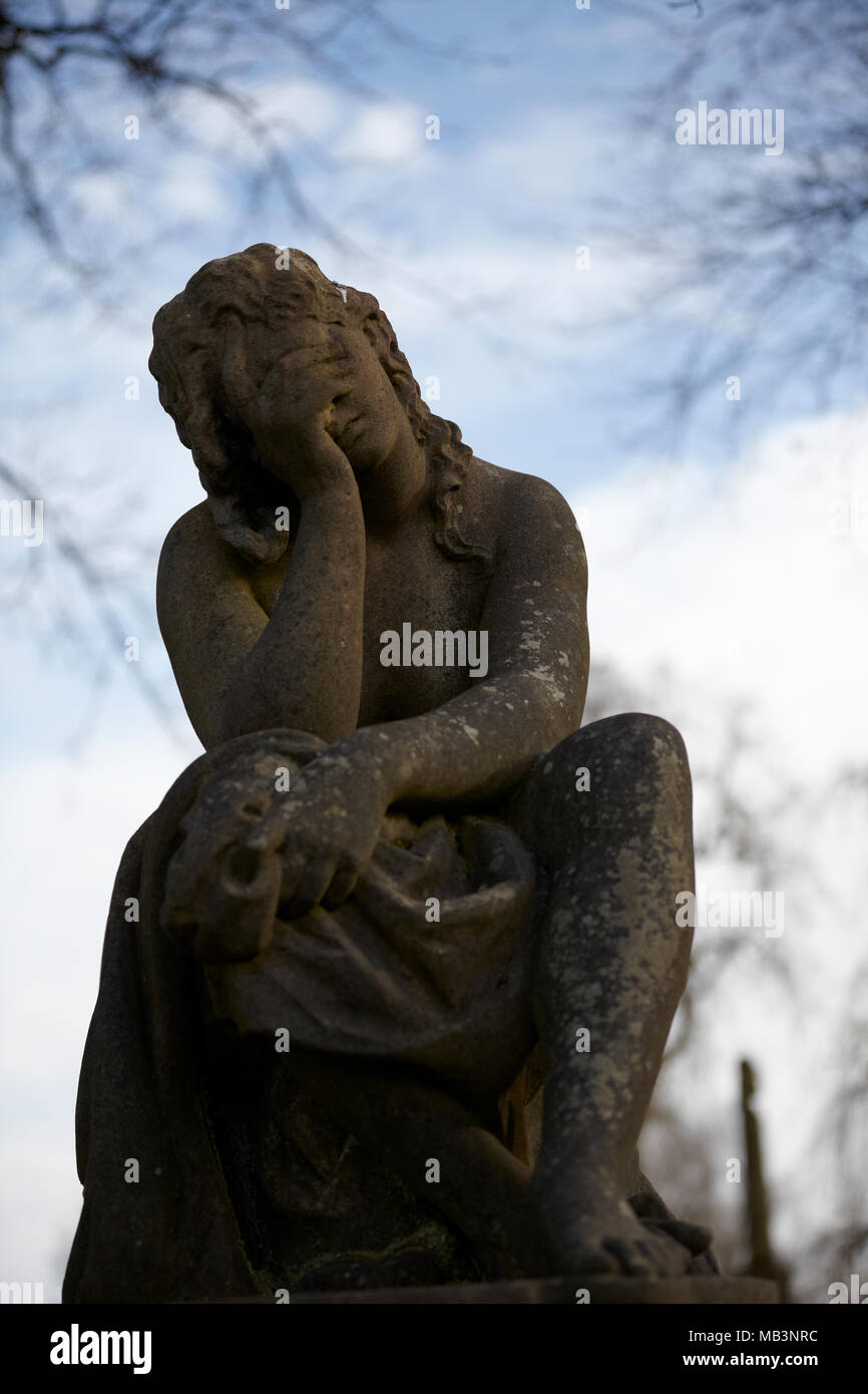 Stone Angles & Statues Woodside Stock Photo - Alamy