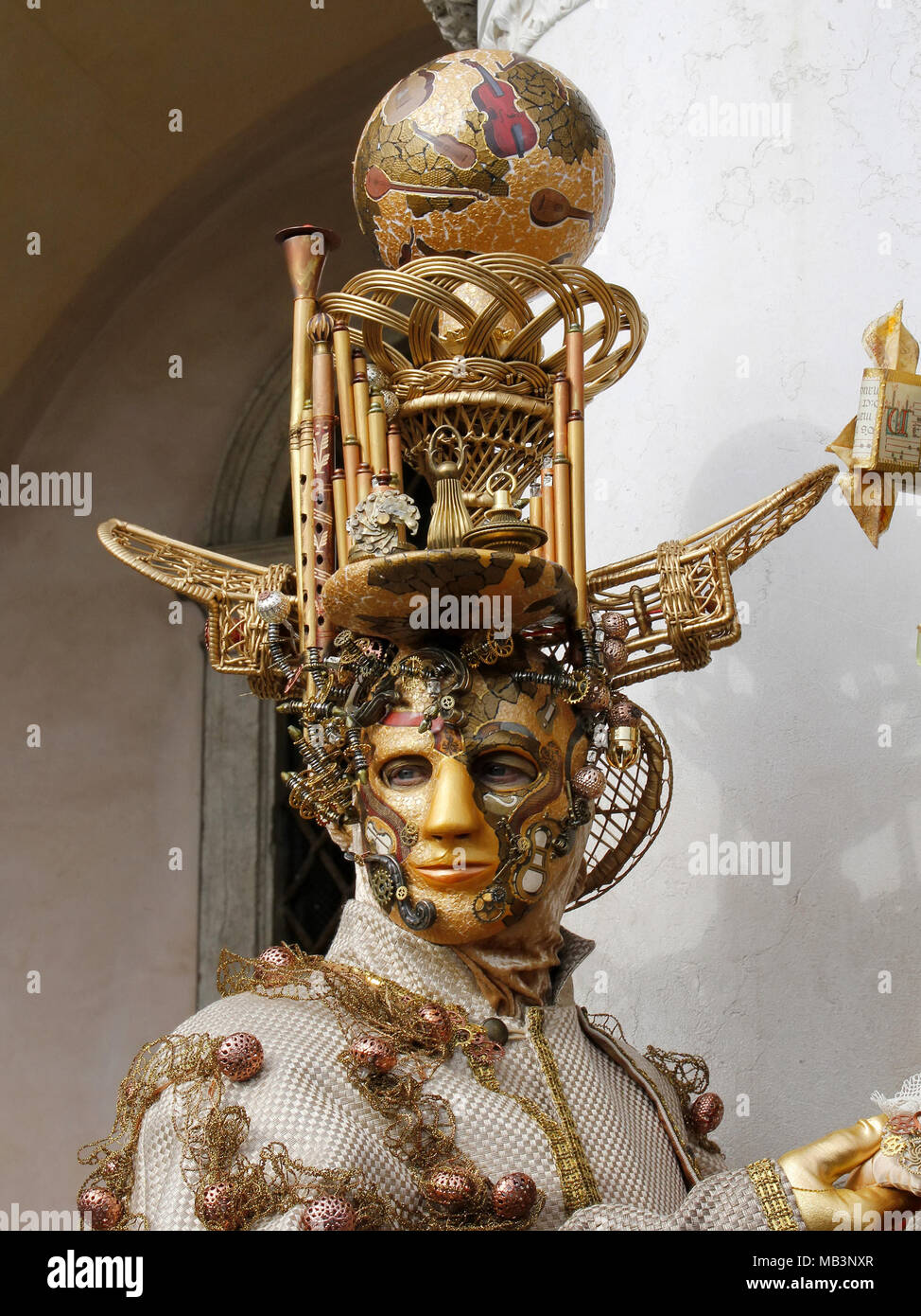 Man in mask hi-res stock photography and images - Alamy