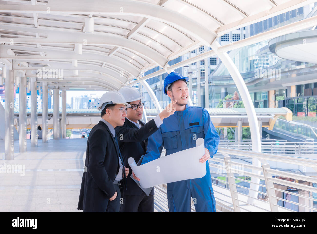 Show Building Site Group People High Resolution Stock Photography and Images - Alamy