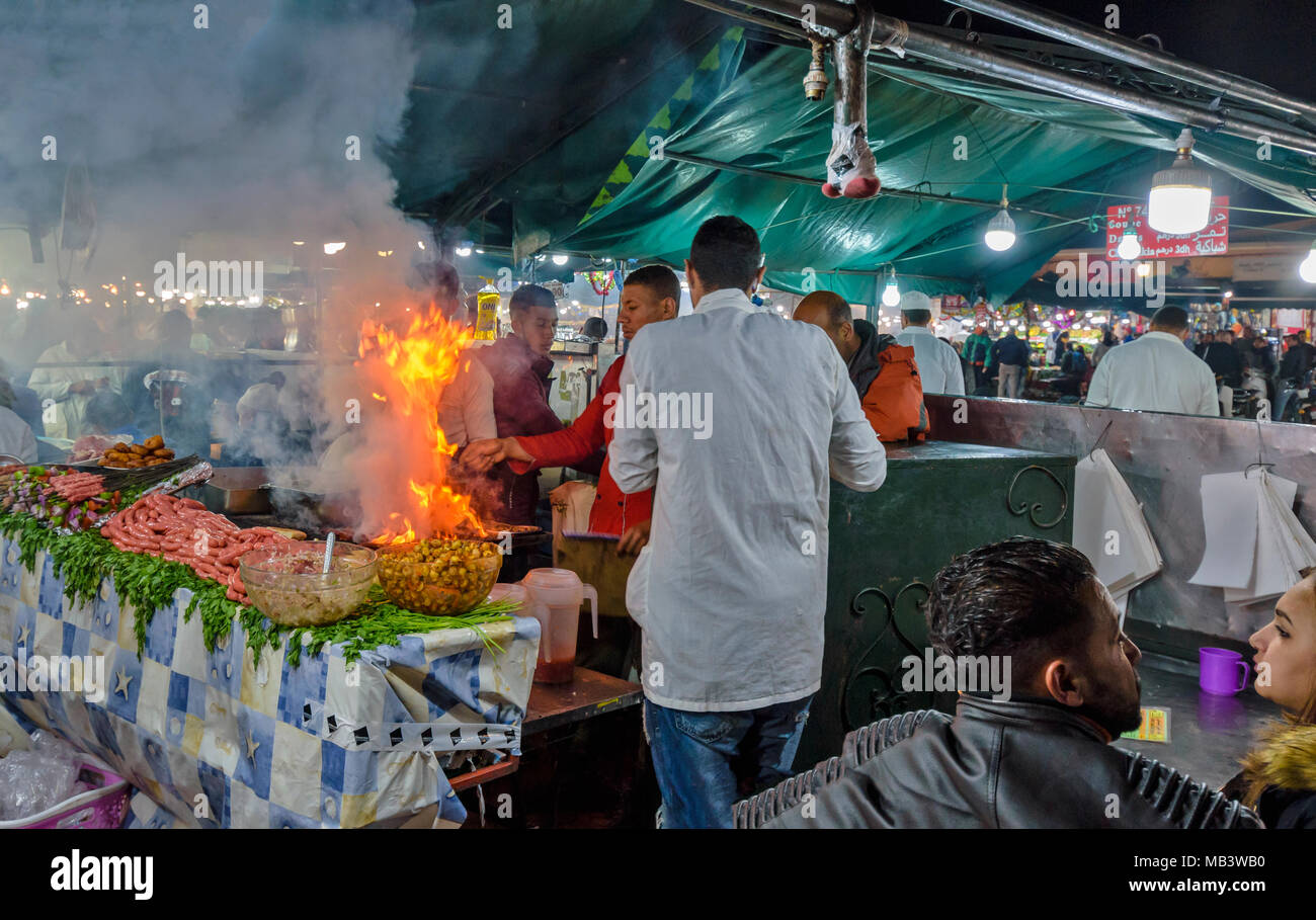 Eating stalls hi-res stock photography and images - Alamy