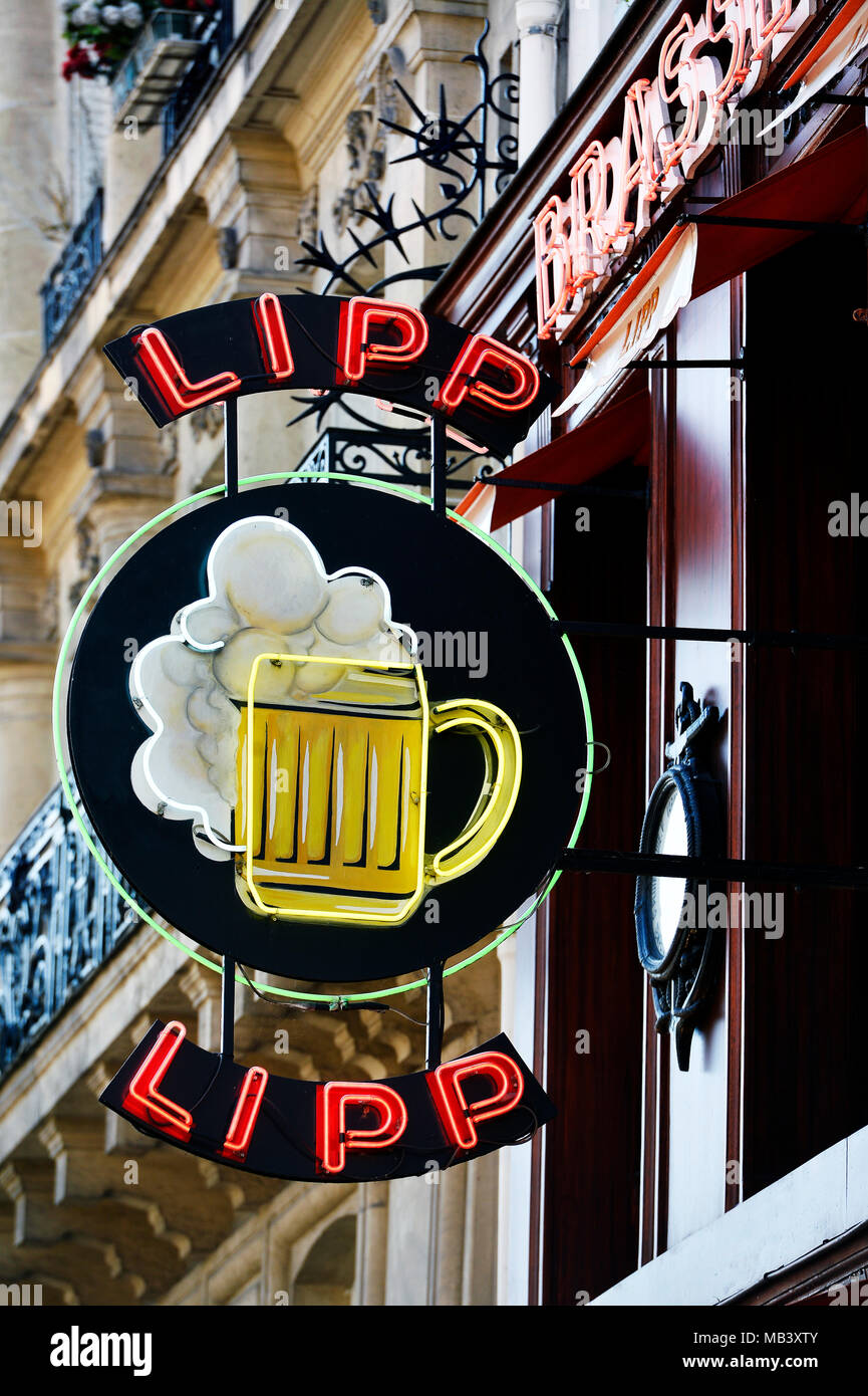 Lipp brasserie - Paris - France Stock Photo - Alamy