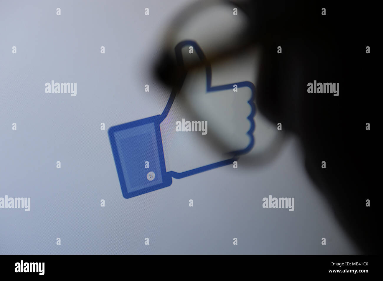 Facebook logo symbol hi-res stock photography and images - Alamy