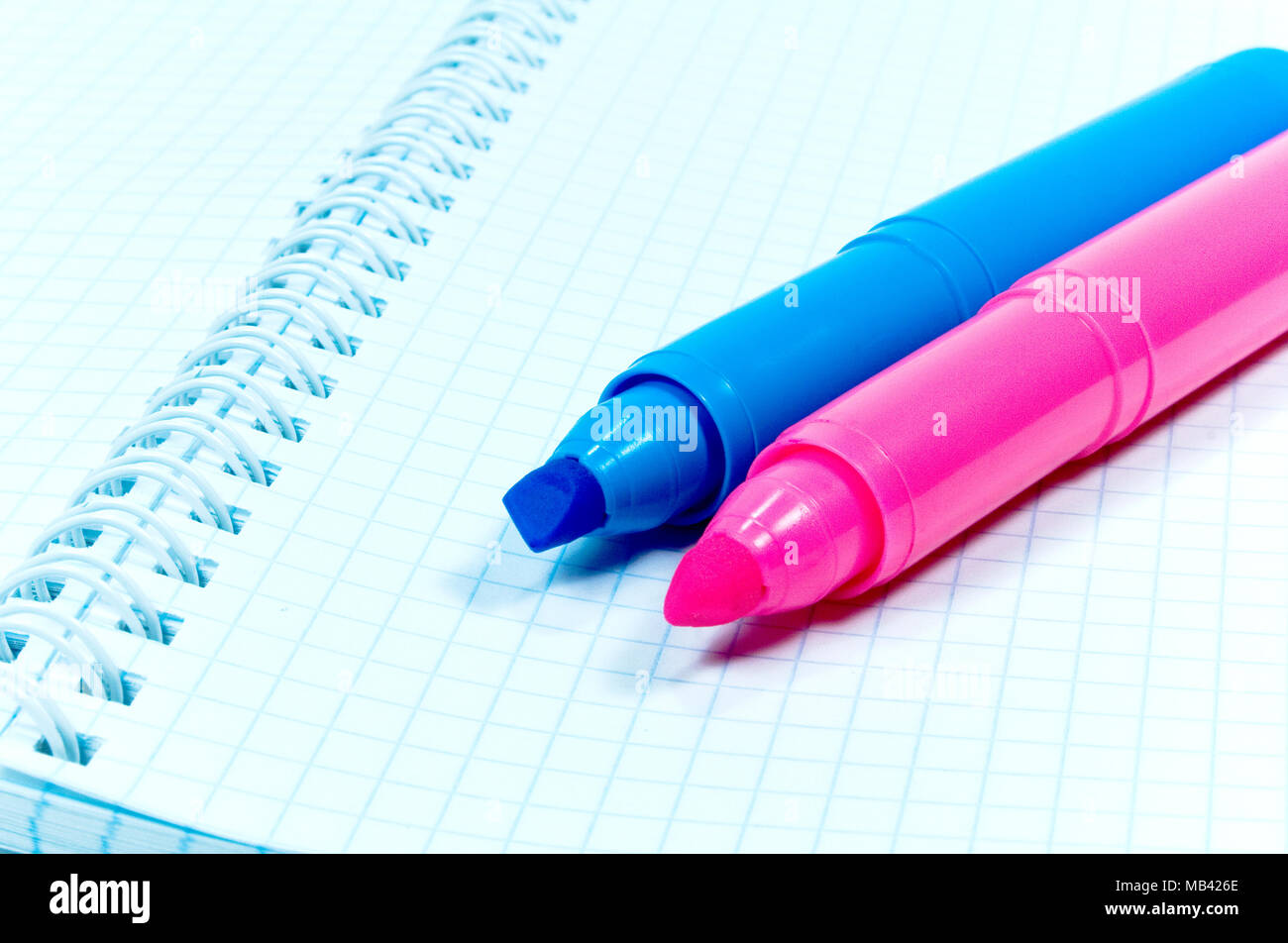 Two colored markers hi-res stock photography and images - Alamy