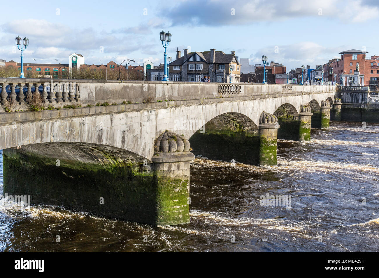 Limerick bridge hi-res stock photography and images - Alamy