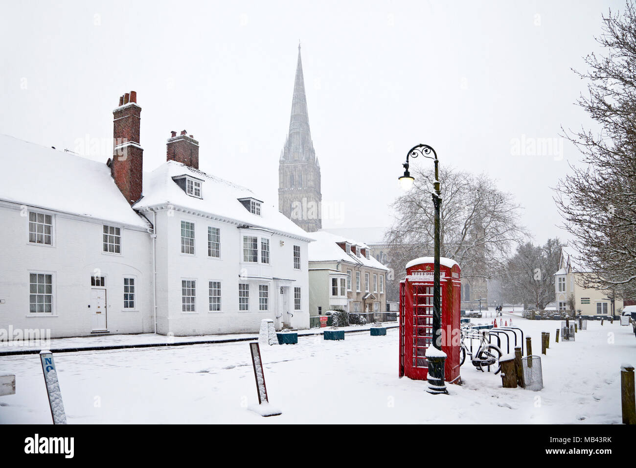 Salisbury snow wiltshire hi-res stock photography and images - Alamy