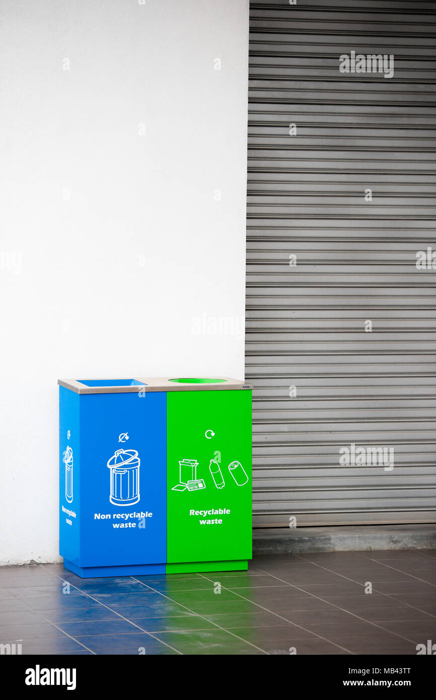 Rubbish waste separation recycling hi-res stock photography and images ...