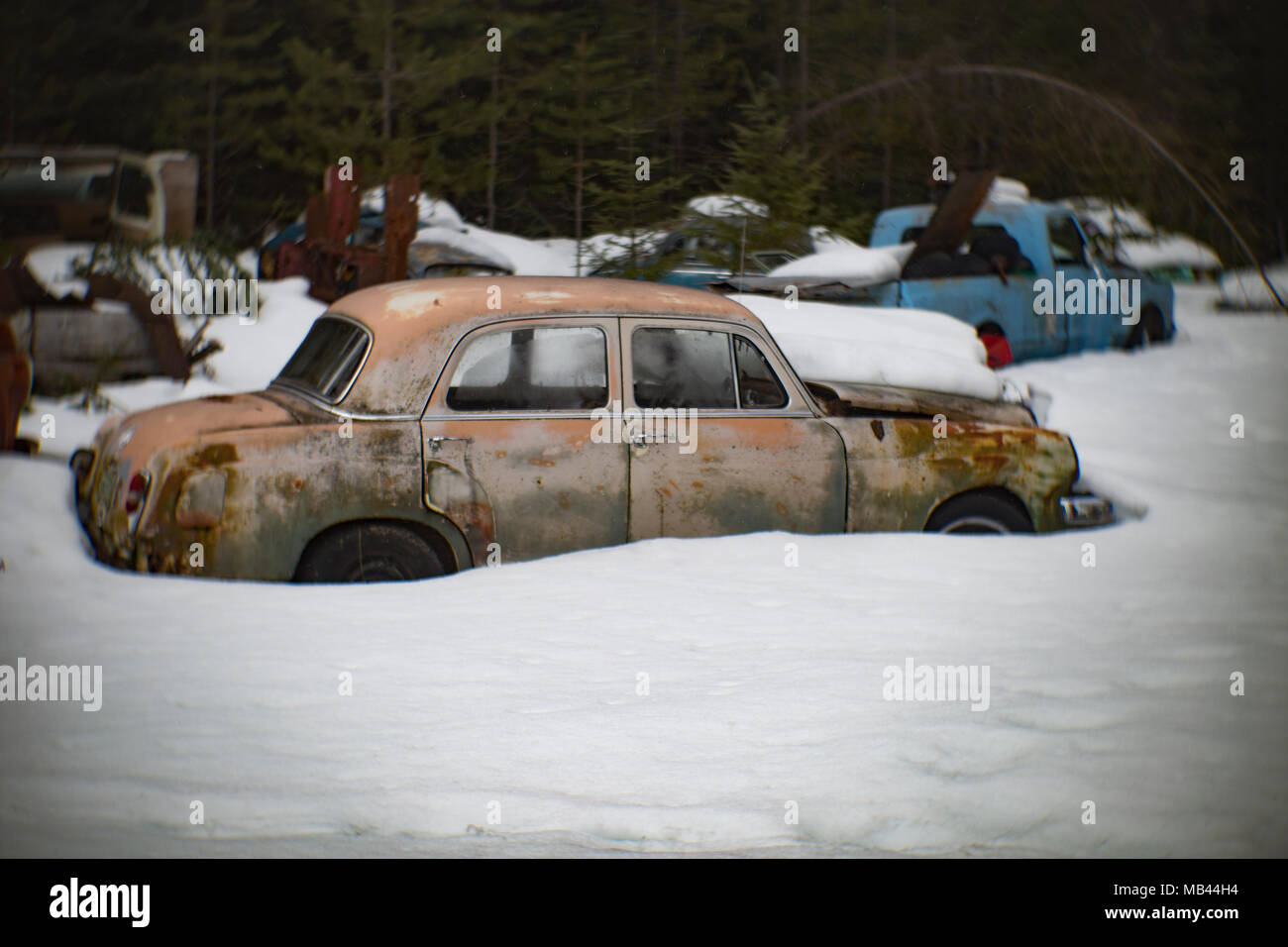 Rusty mercedes benz car hi-res stock photography and images - Alamy