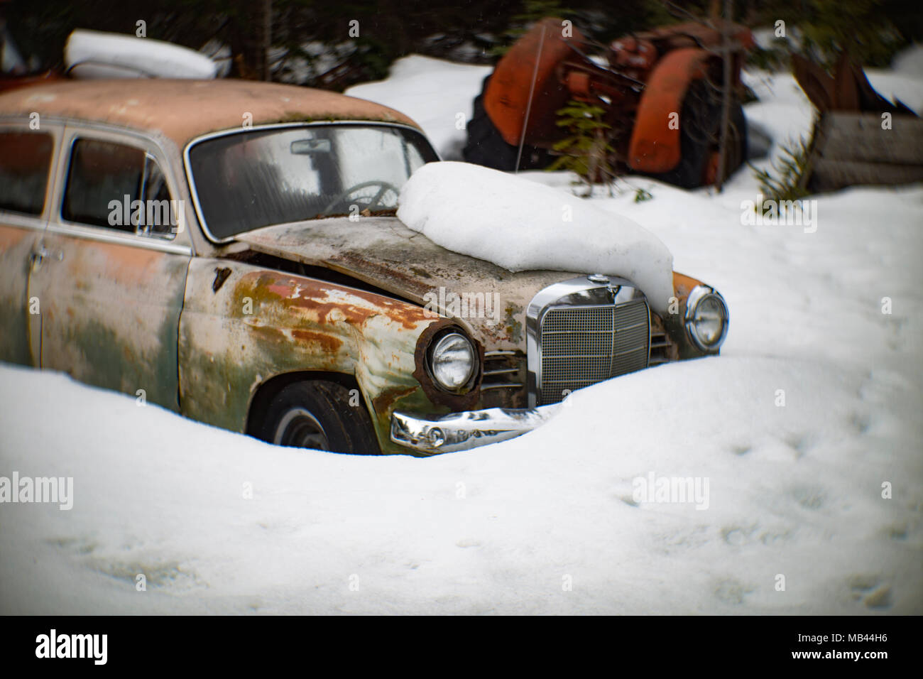 Rusty mercedes benz car hi-res stock photography and images - Alamy