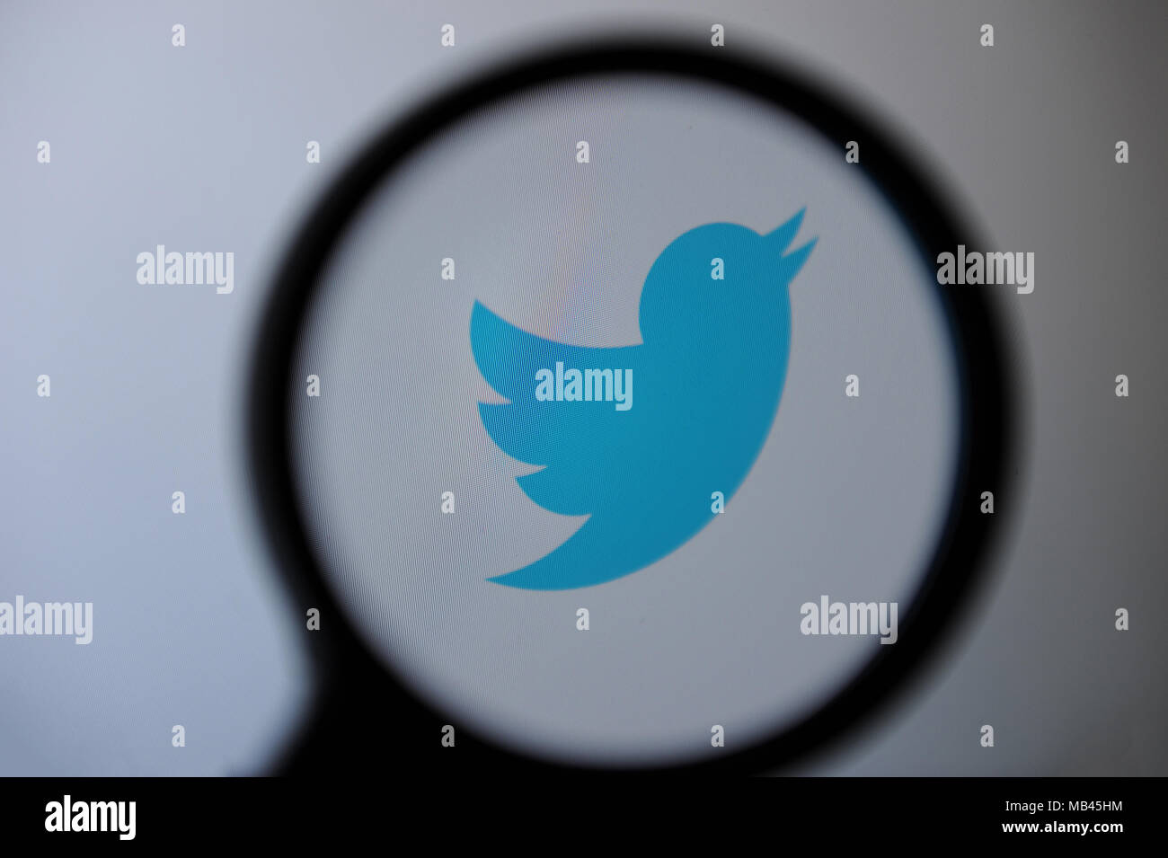 Glass twitter logo hi-res stock photography and images - Alamy