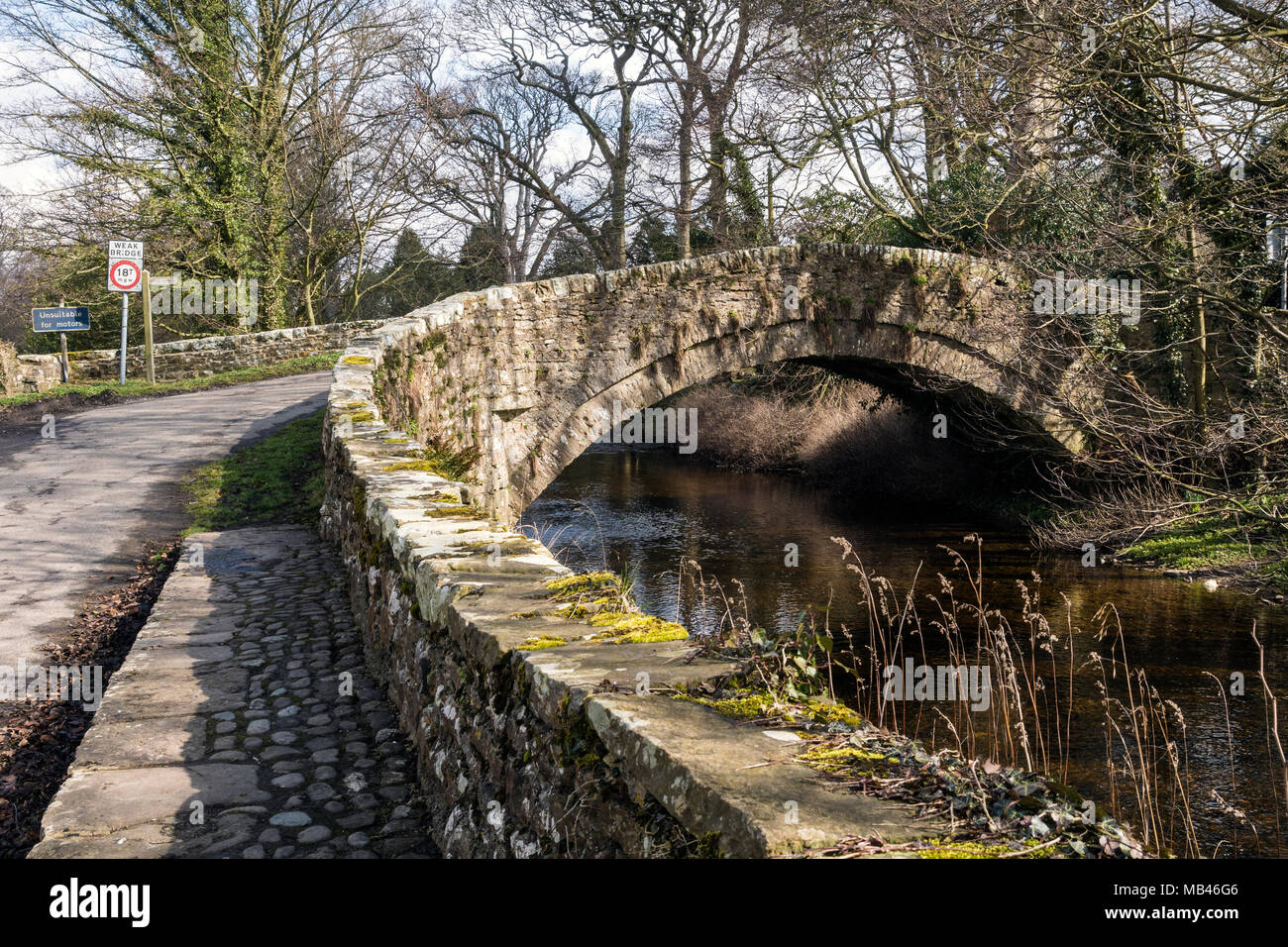 Old yorkshire bridge hi-res stock photography and images - Alamy