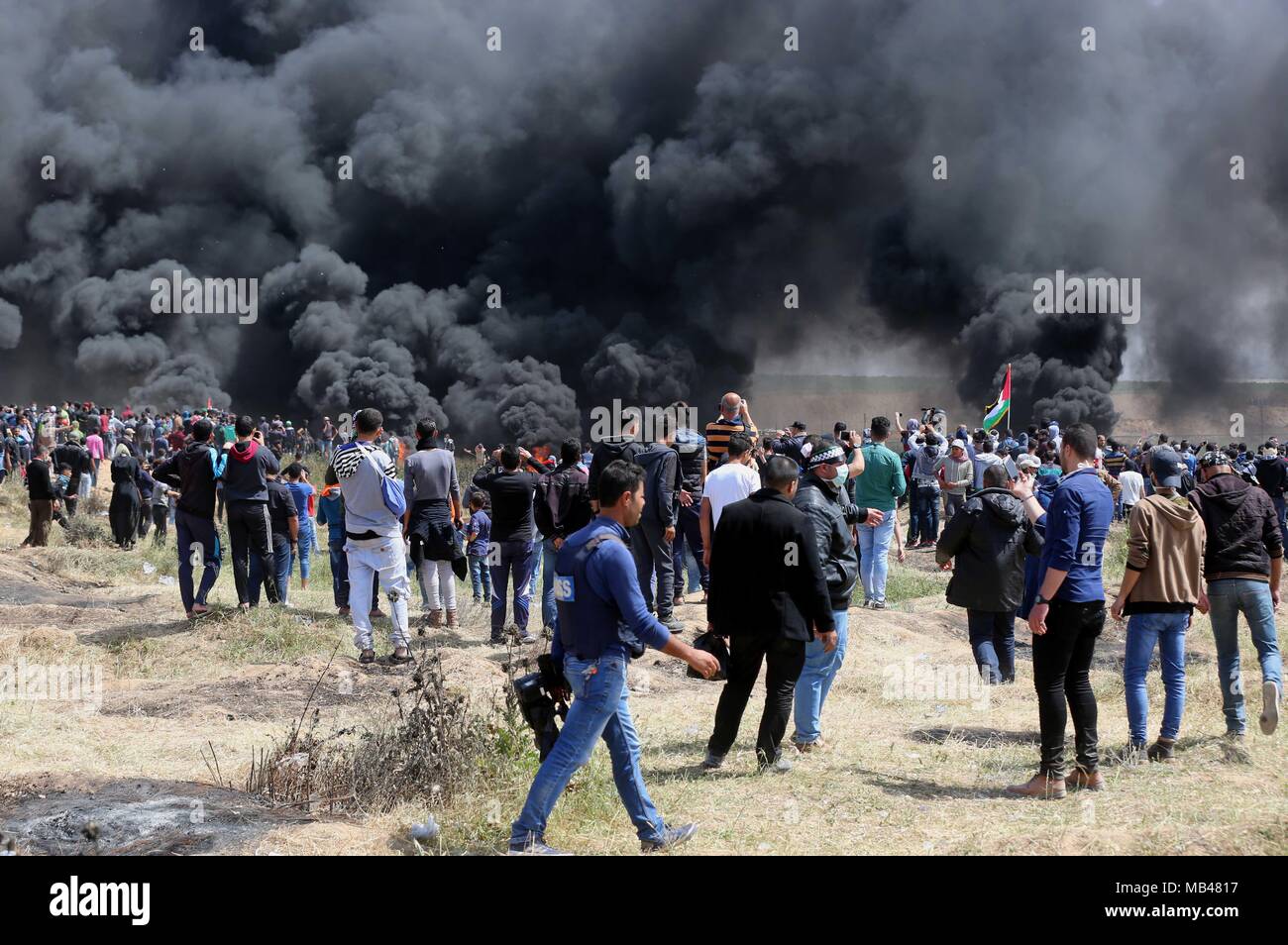 Gaza City, Gaza Strip, Palestinian Territory. 6th Apr, 2018 Stock Photo ...