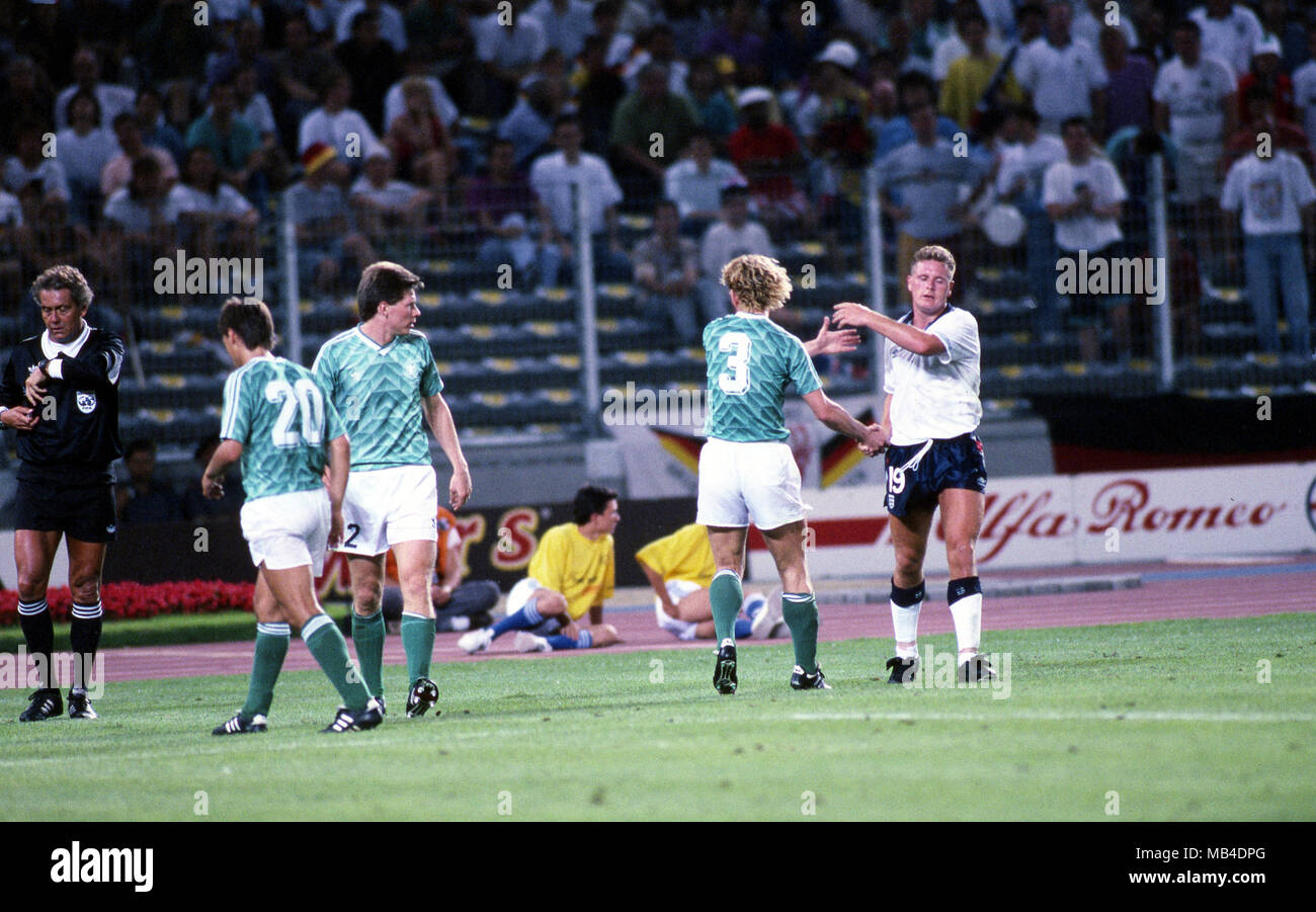 Paul gascoigne yellow card 1990 hi-res stock photography and images - Alamy