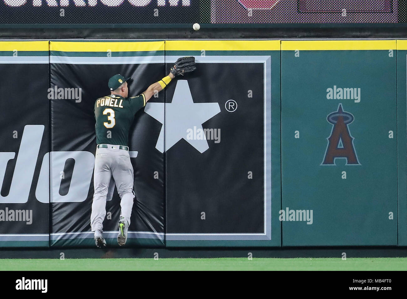 Baseball outfield wall hi-res stock photography and images - Alamy