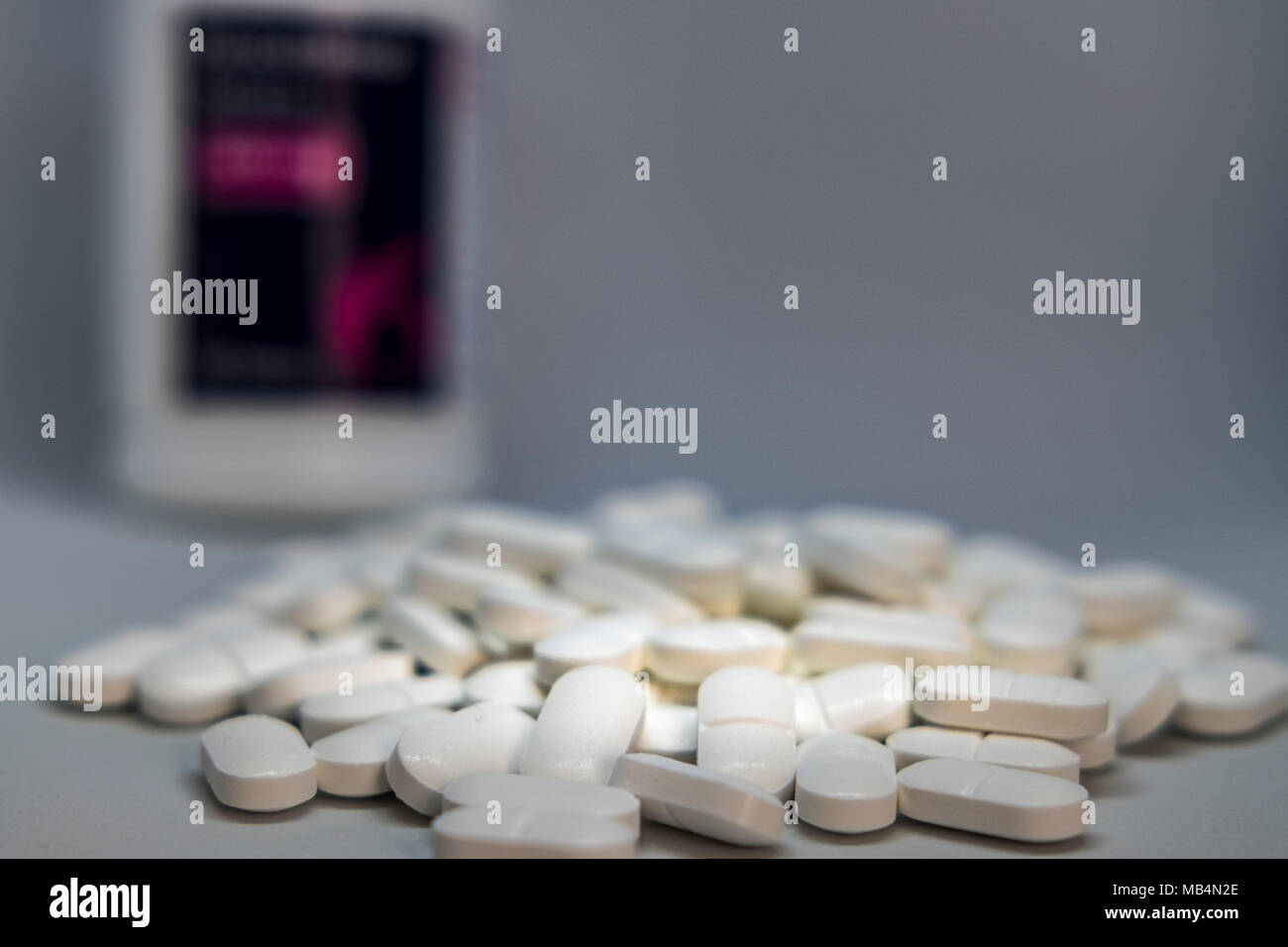 Paracetamol tablet hi-res stock photography and images - Alamy