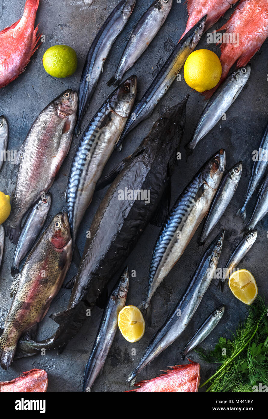 Food fish cuttingboard hi-res stock photography and images - Alamy