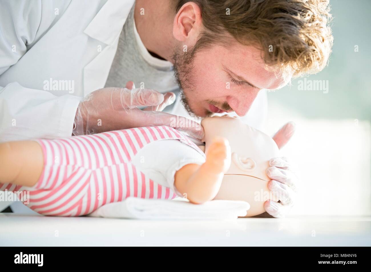 Head tilt chin lift hi-res stock photography and images - Alamy