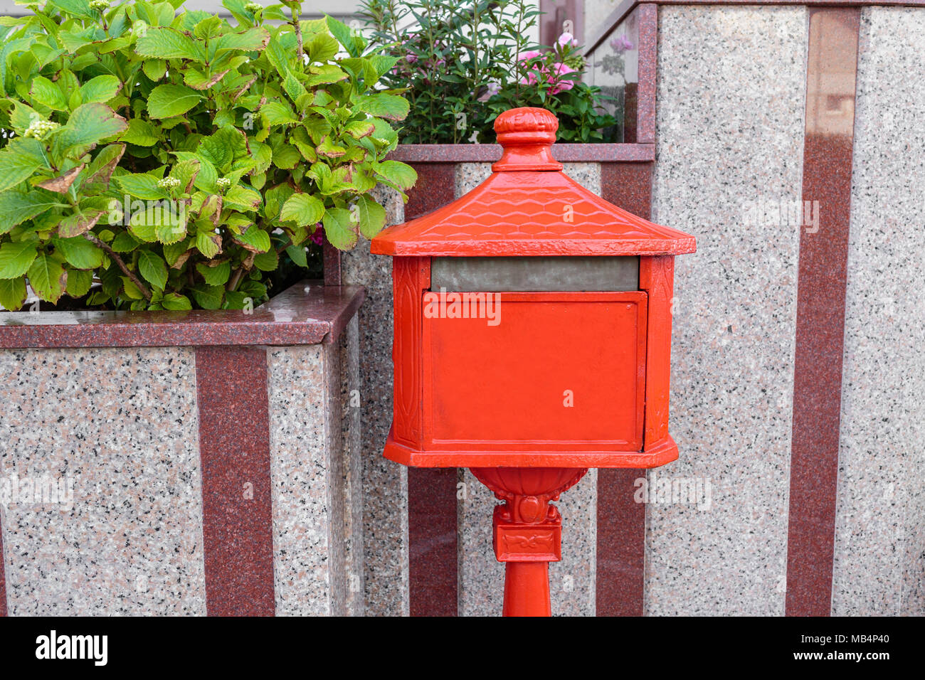 Full house letterbox hi-res stock photography and images - Alamy