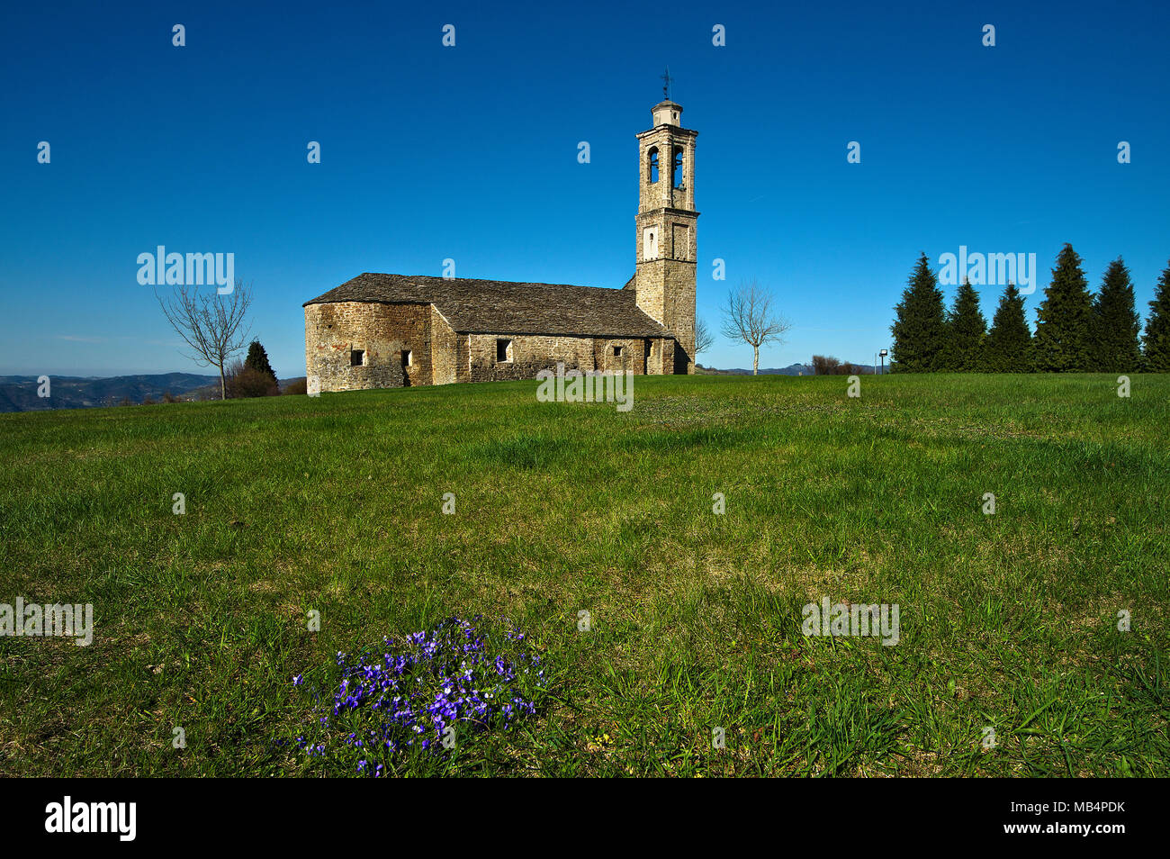 Medieval sanctuary churches hi-res stock photography and images - Alamy