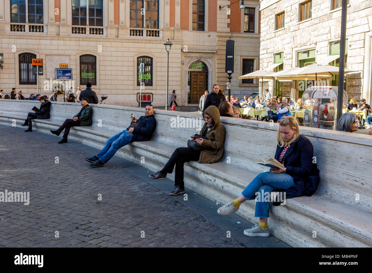 People sat on bench hi-res stock photography and images - Alamy
