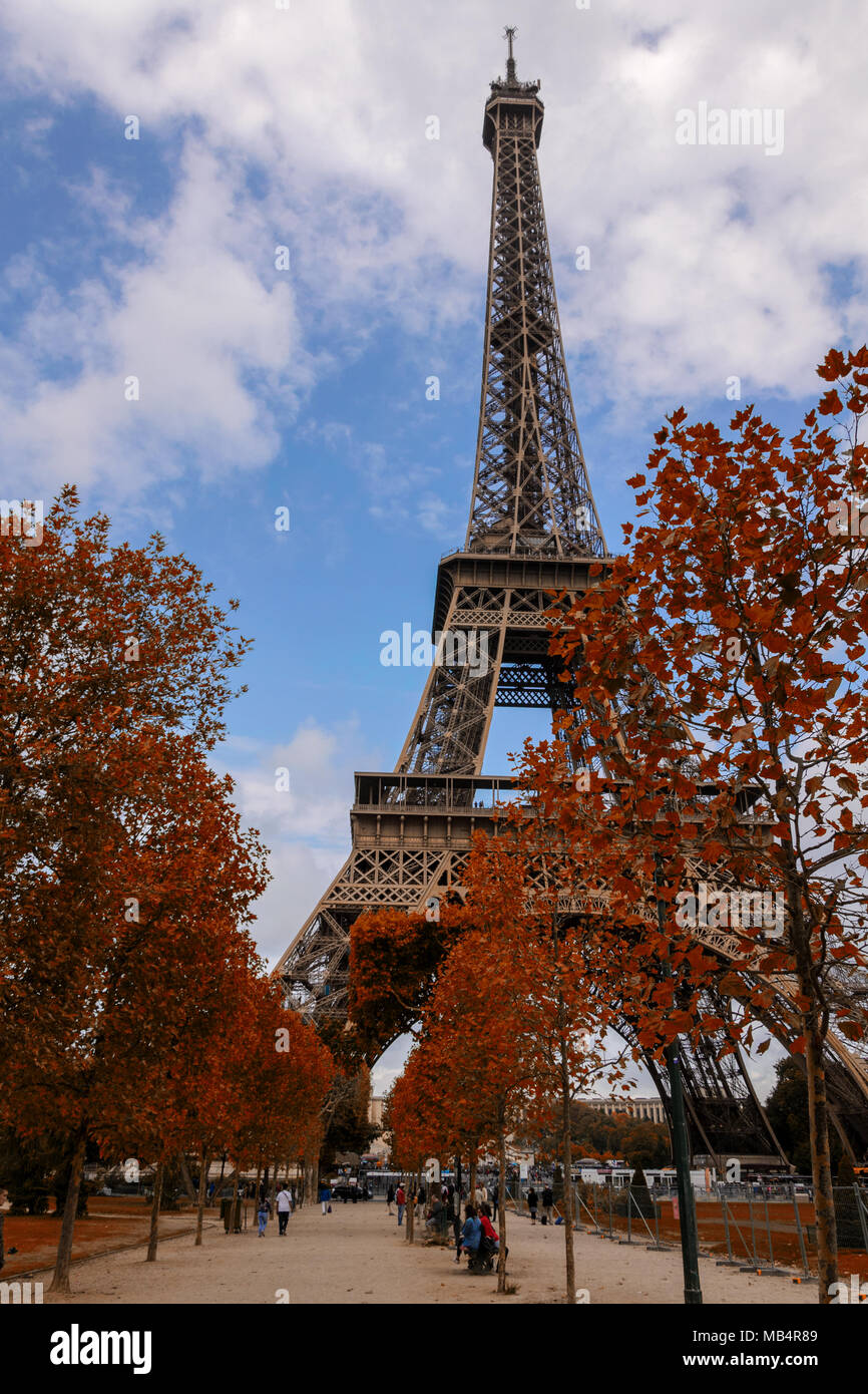 Eiffel tower red white blue hi-res stock photography and images - Alamy