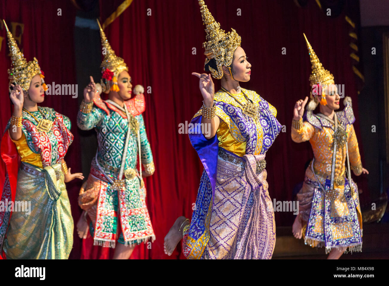 Thai traditional dance thailand hi-res stock photography and images - Alamy