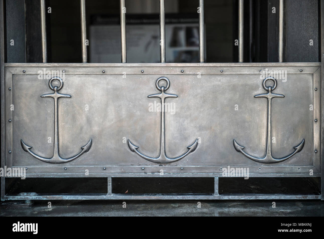 The USS Maine Memorial in Section 24 of Arlington National Cemetery ...