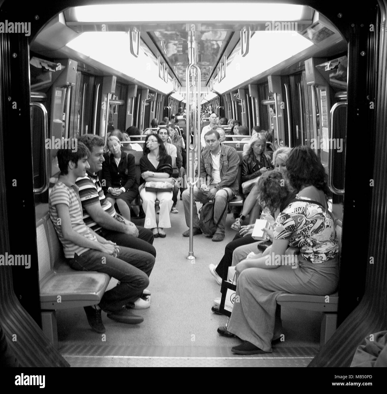Underground photo paris hi-res stock photography and images - Alamy