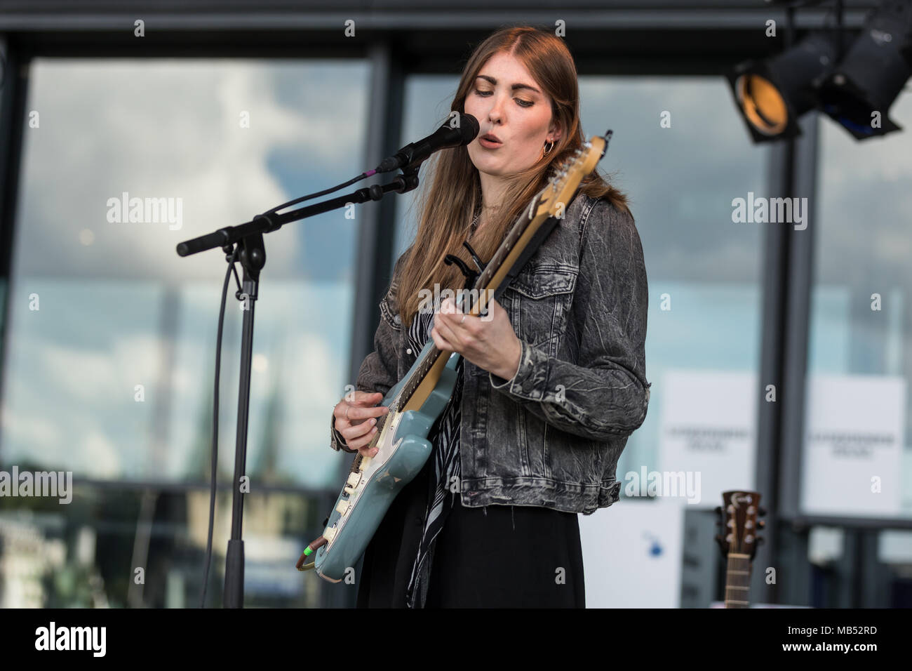 Kin hi-res stock photography and images - Alamy