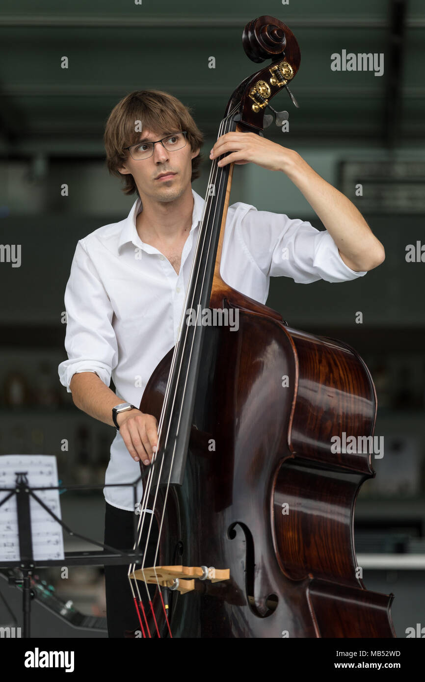 Duo centrepiece hi-res stock photography and images - Alamy