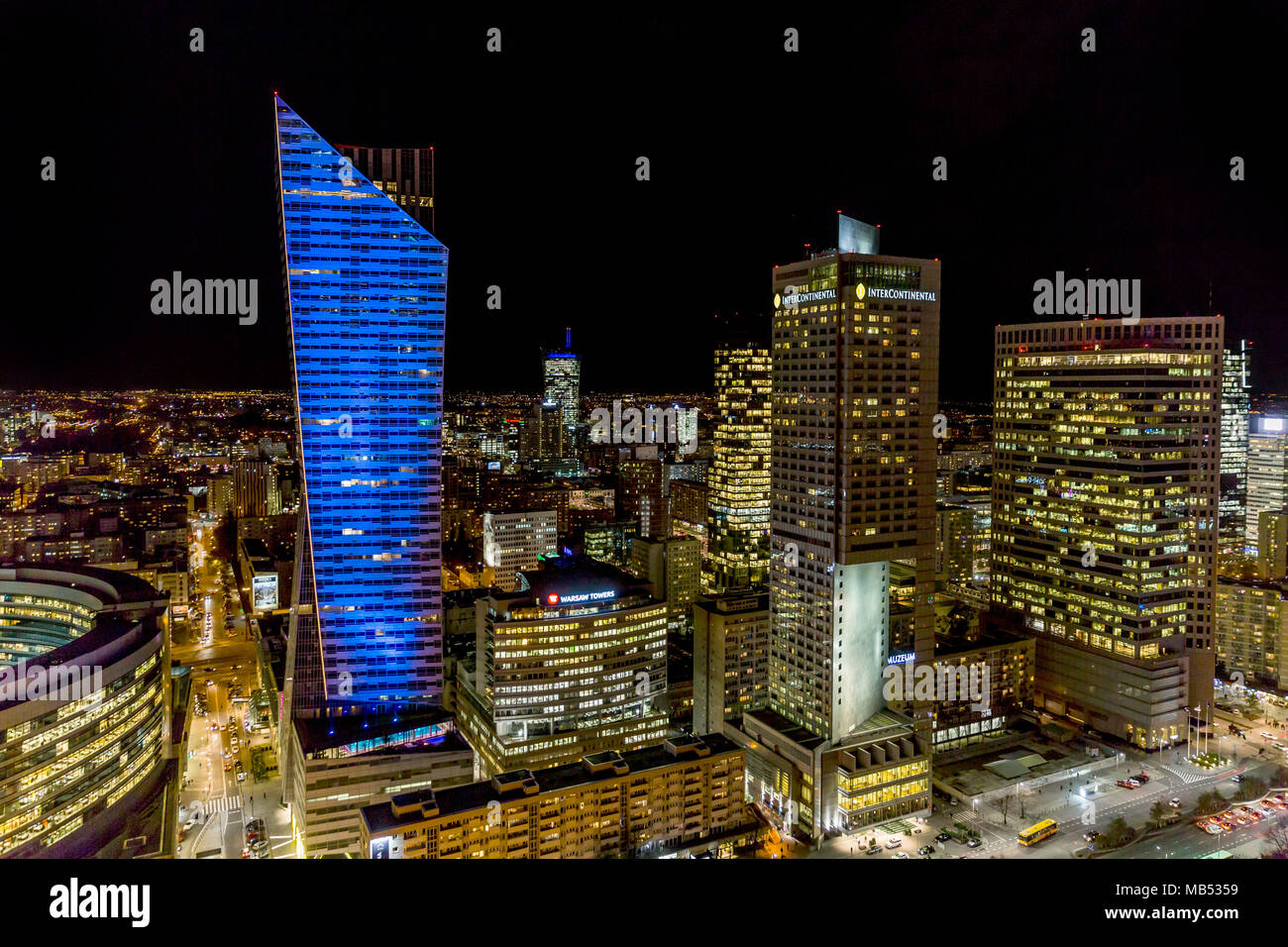 Residential high-rise Złota 44 in the center, architect Daniel ...