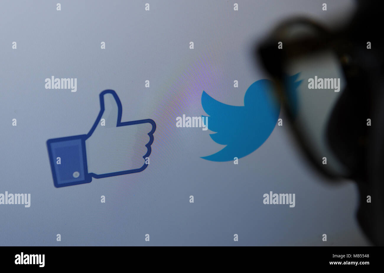 Twitter logos hi-res stock photography and images - Alamy