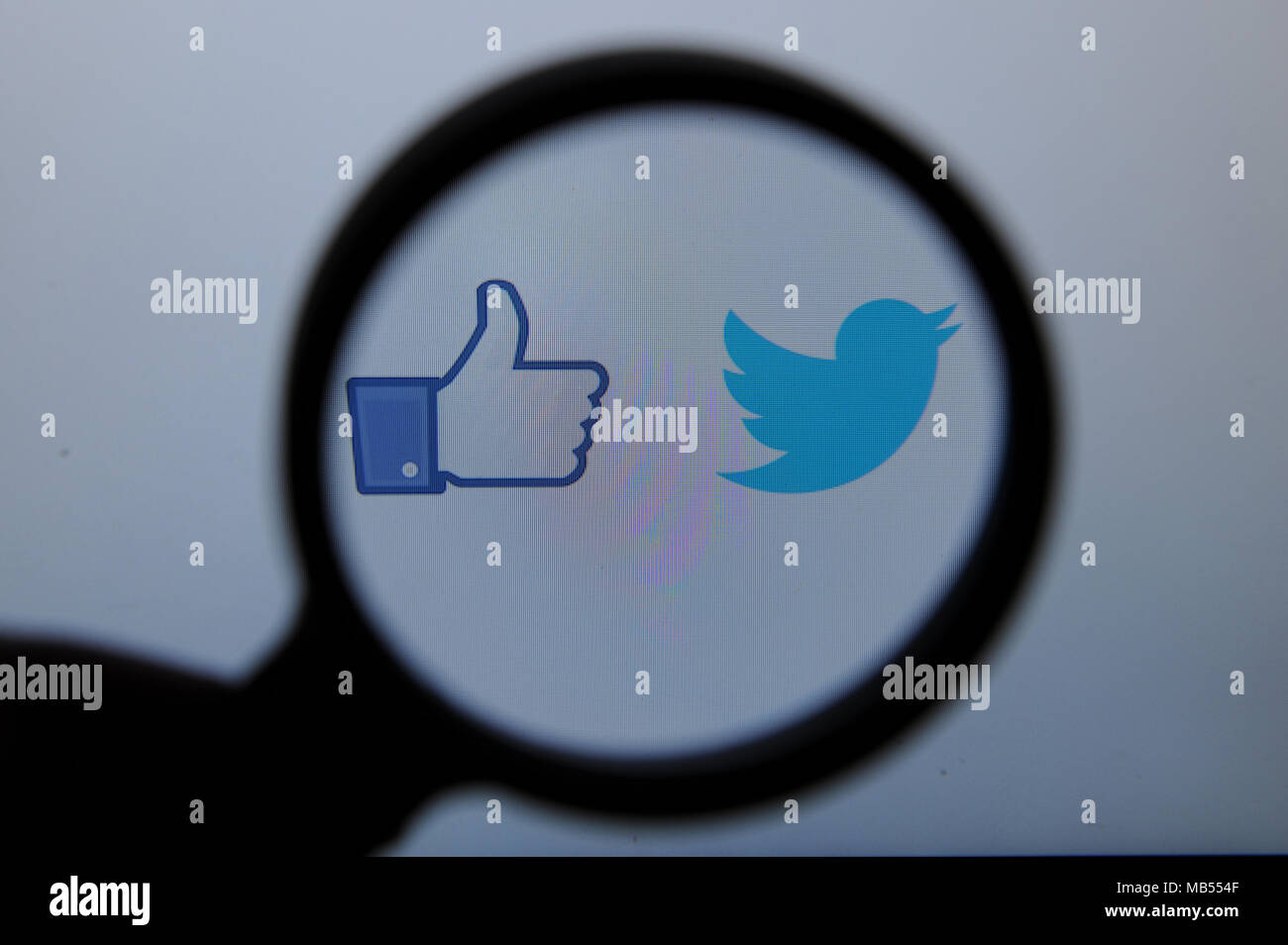 Glass twitter logo hi-res stock photography and images - Alamy