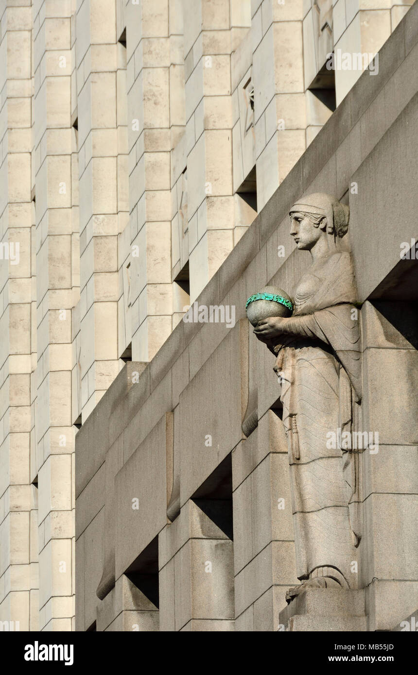 London, England, UK. Adelaide House (1925) on King William Street. Art ...