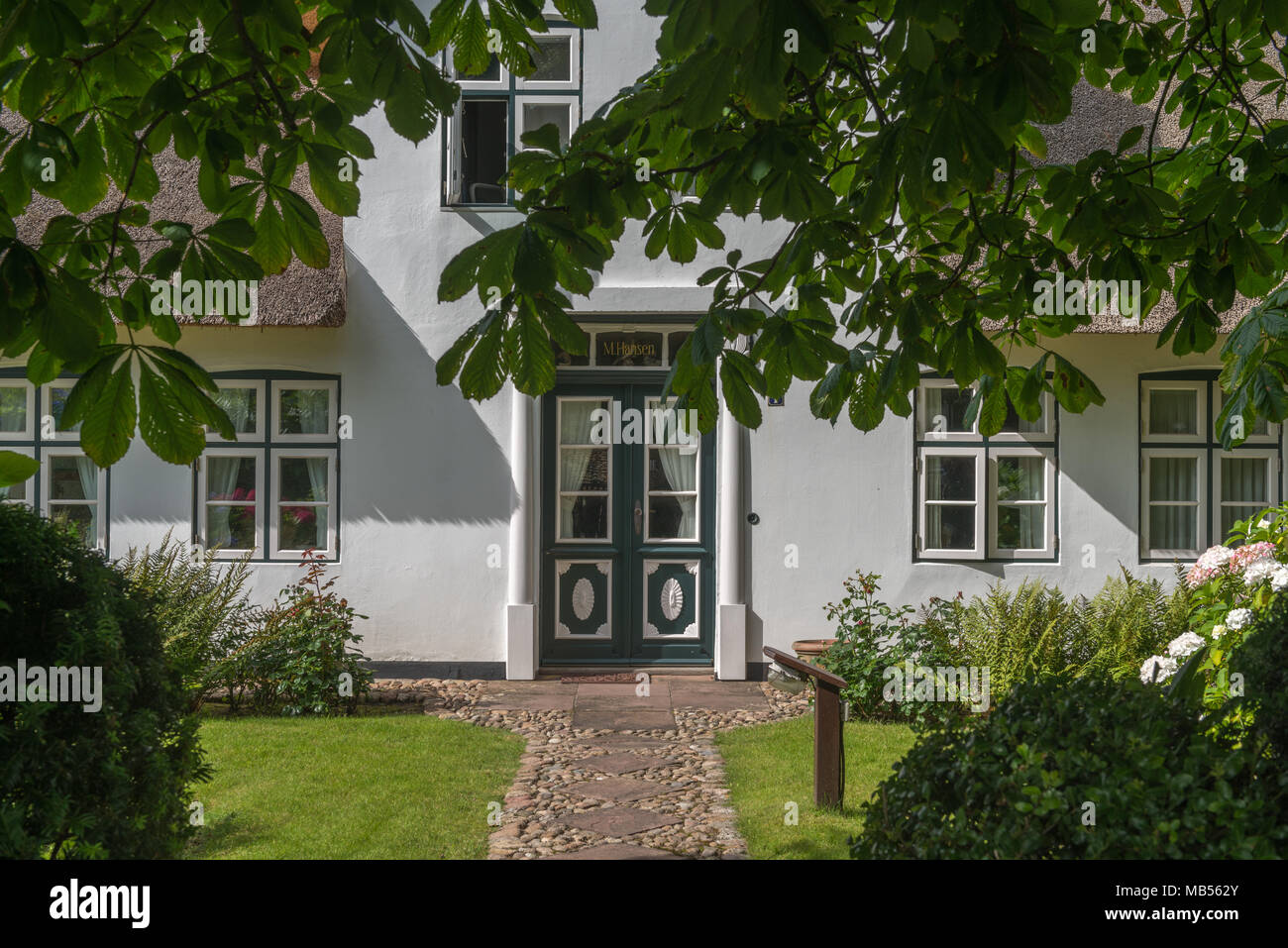 Traditional Frisian house with thatched roof, Keitum, North Sea island ...