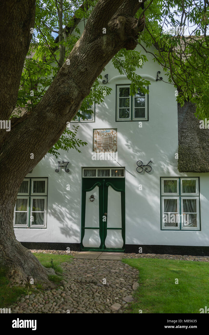 Traditional Frisian house with thatched roof, Keitum, North Sea island ...