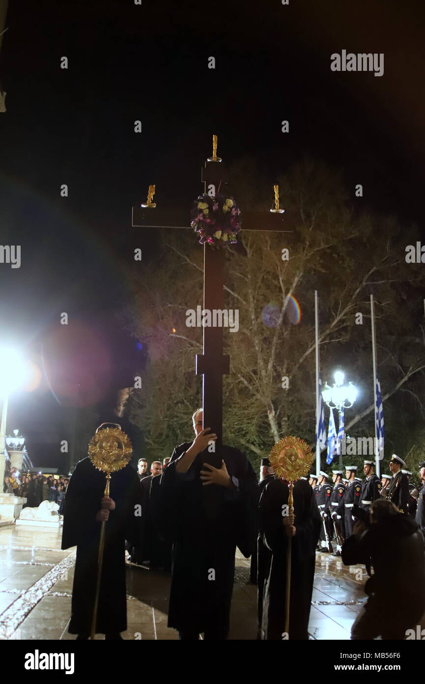Athens, Greece. 06th Apr, 2018. Hundreds of Greek Orthodox believers ...
