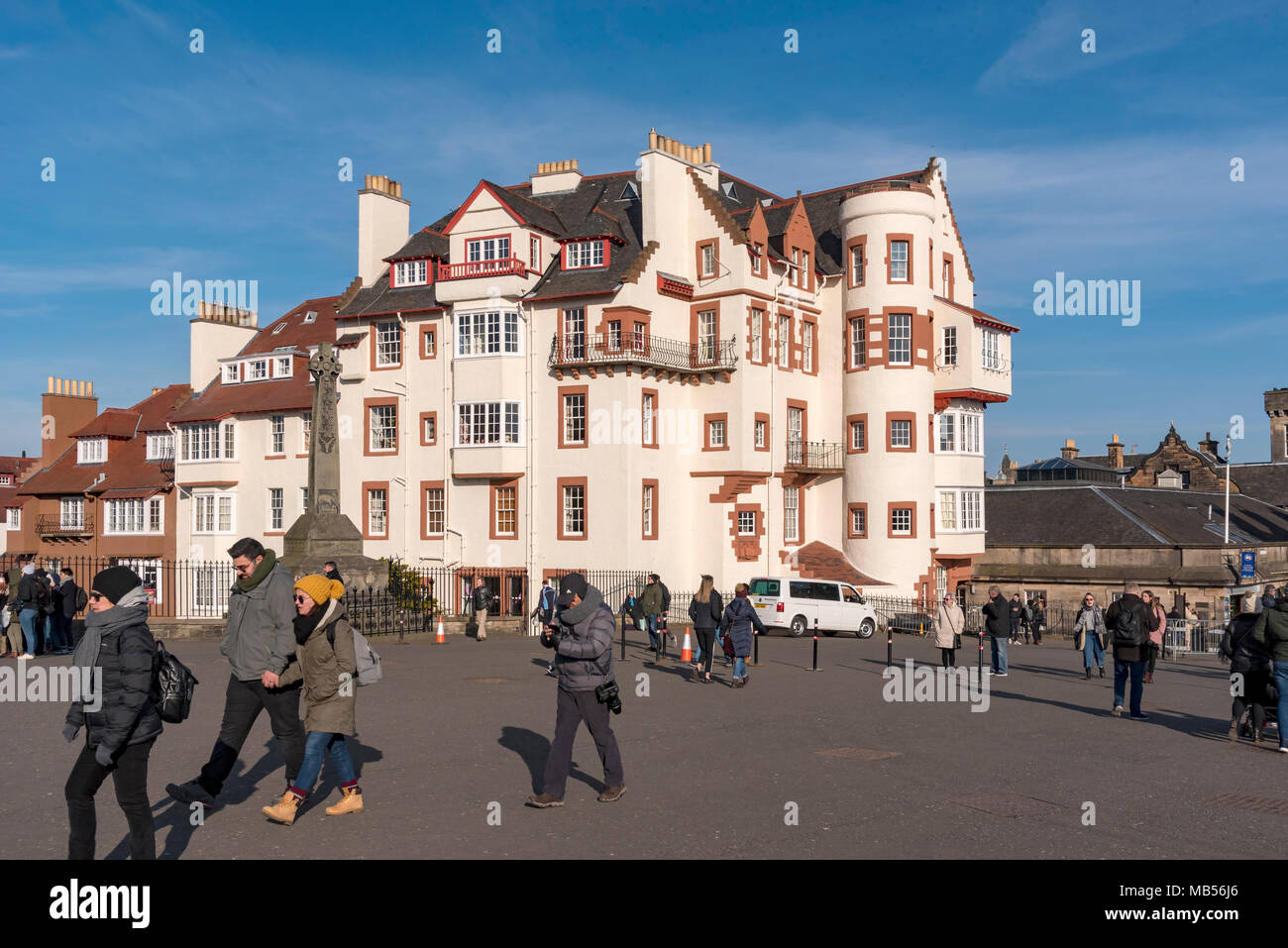 Edinburgh castle gatehouse hi-res stock photography and images - Alamy
