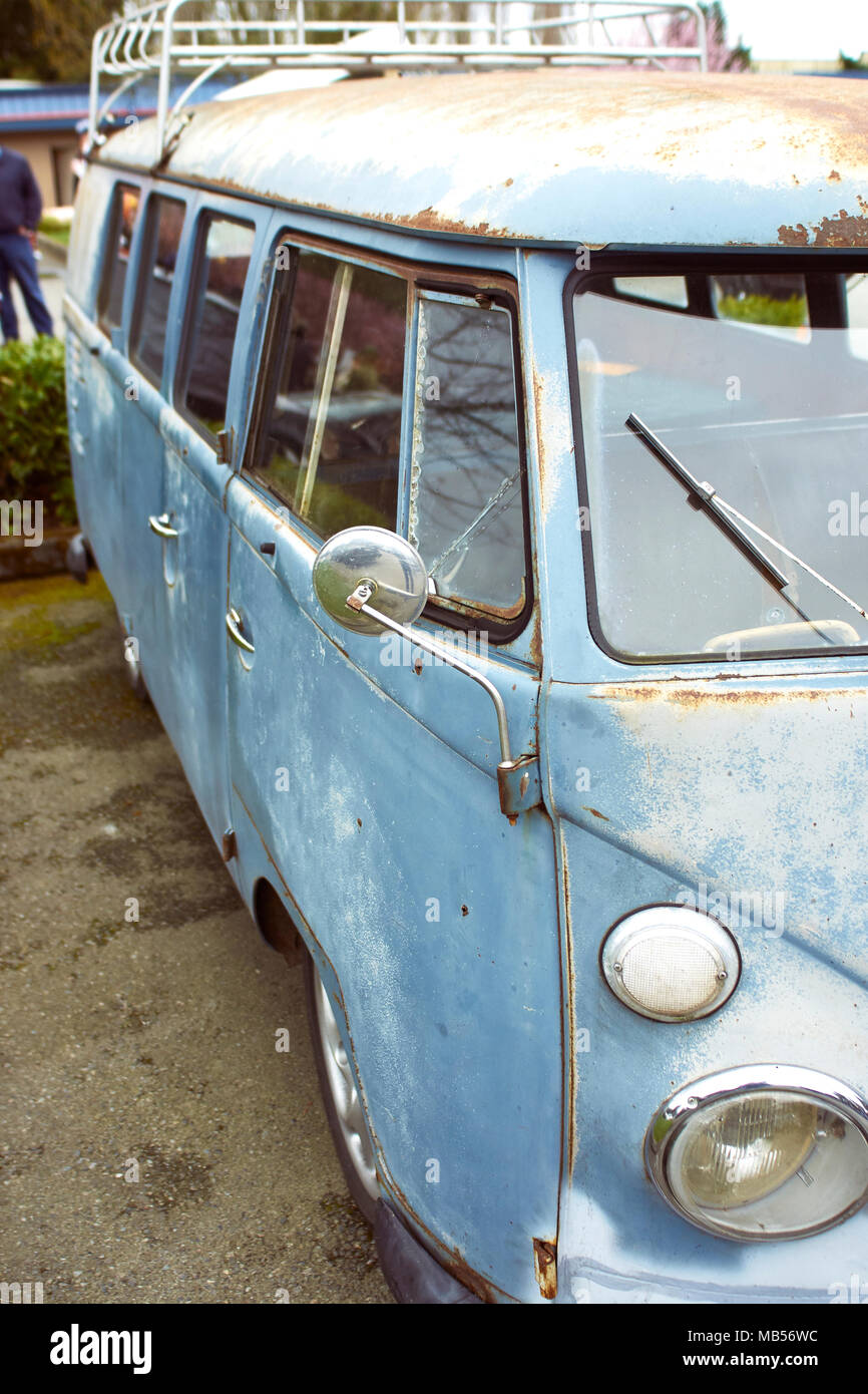 Old ancient camper van hi-res stock photography and images - Alamy