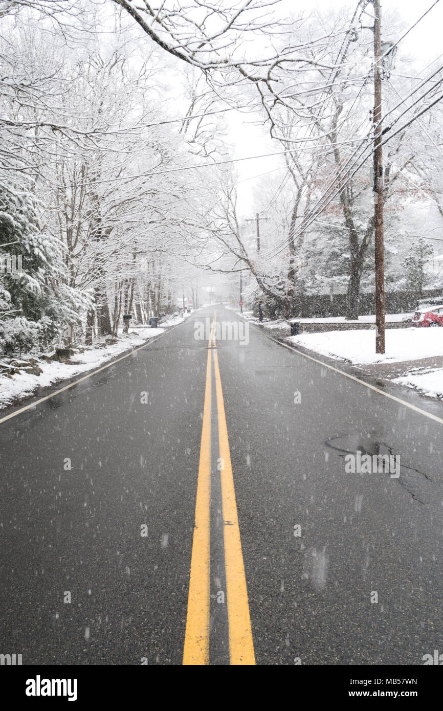 Two lane road hi-res stock photography and images - Alamy