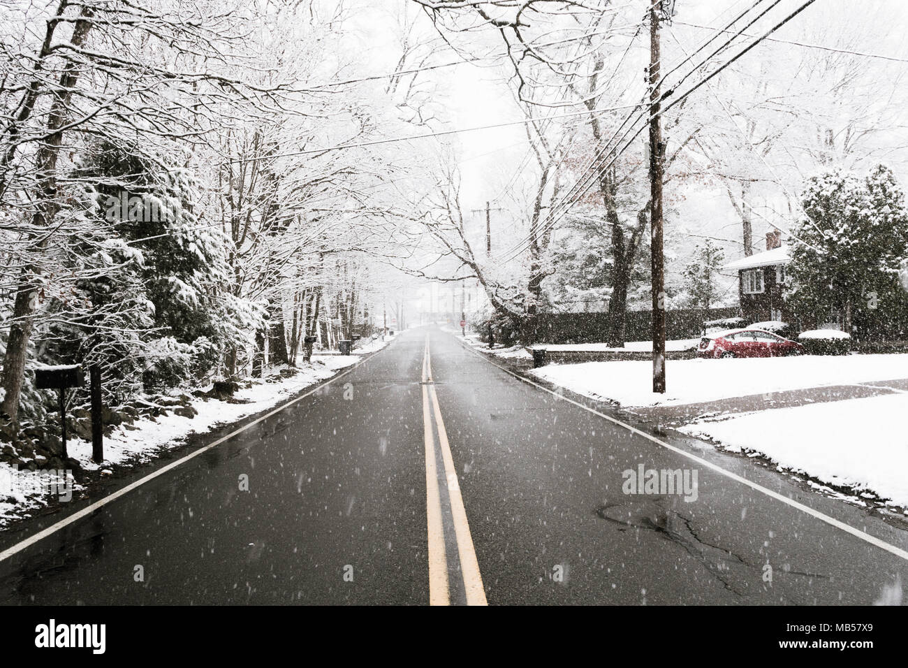 American suburbs road hi-res stock photography and images - Alamy