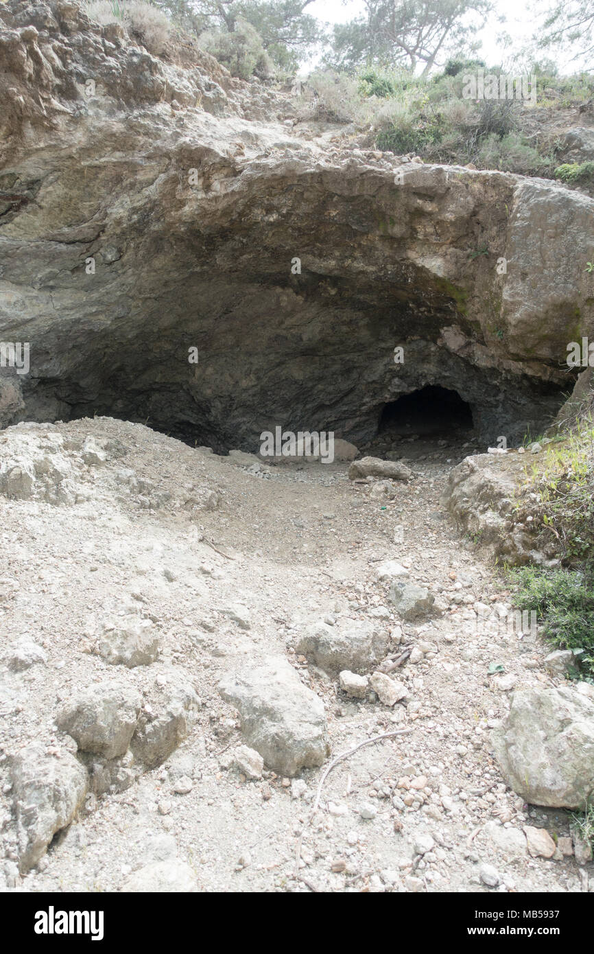 Remains of an old magnesium mine and smelter on the Smigies Trail ...