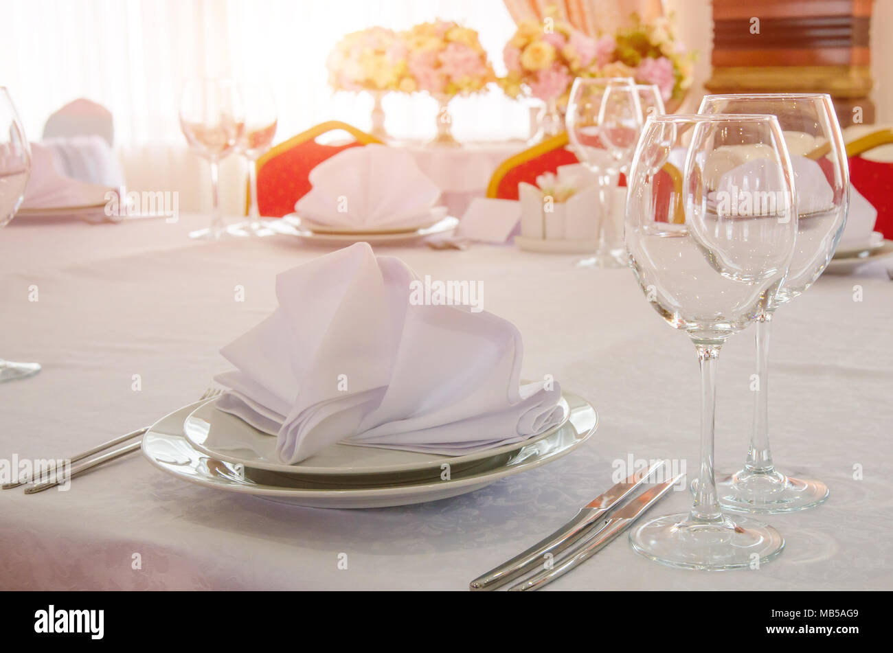 Silver service table setting hi-res stock photography and images - Alamy